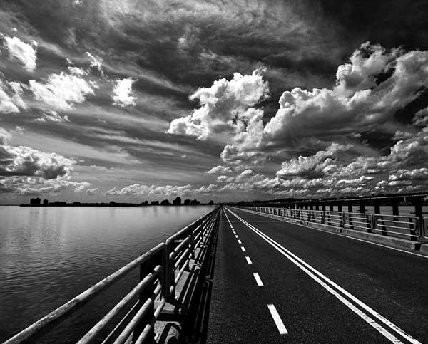 30 Marvelous Black And White Photos