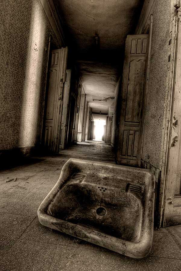 30 Fabulous Examples of Urban Decay Photography